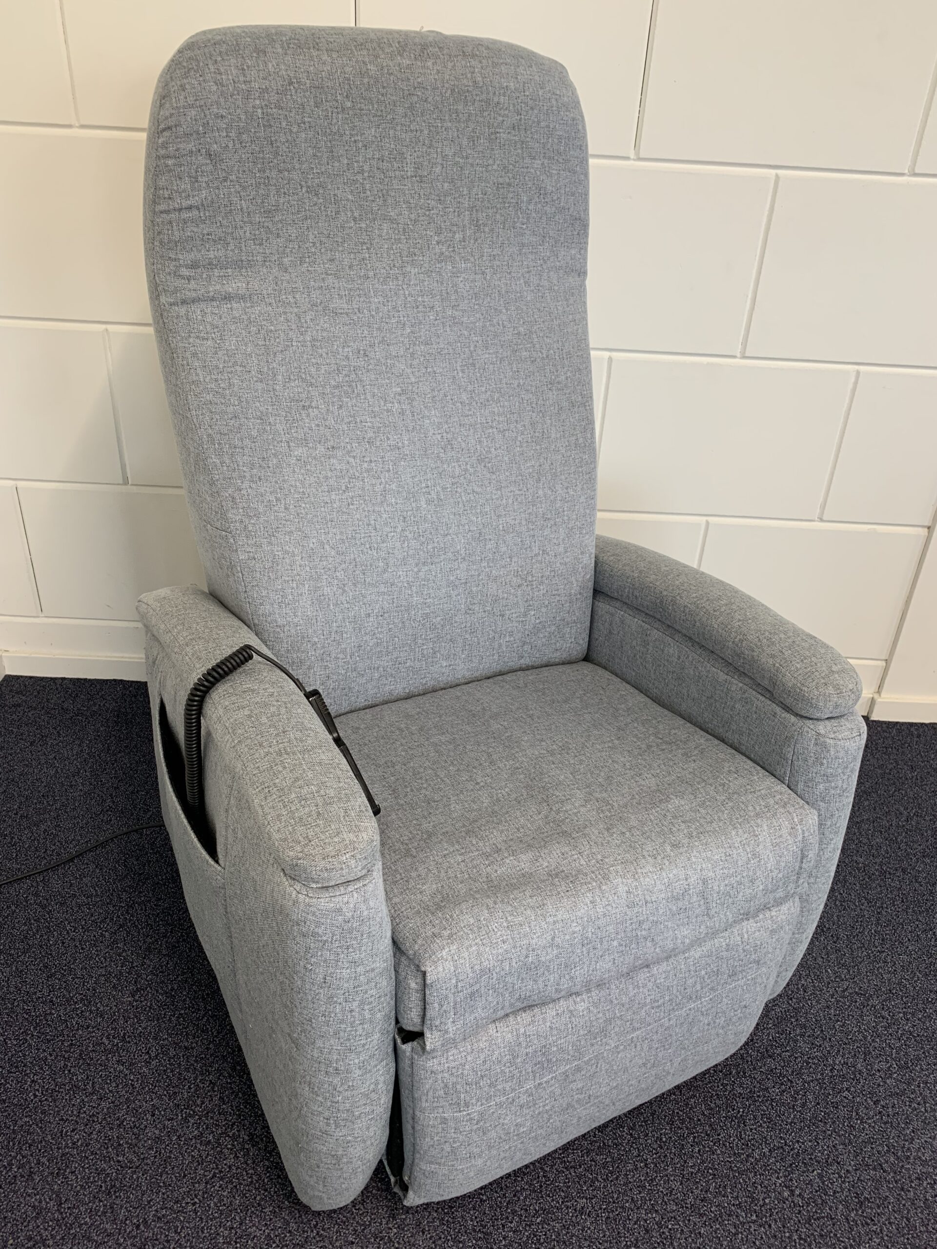 24016 - Fitform sta op relax stoel lichtblauw stof - Sta op stoel Alkmaar